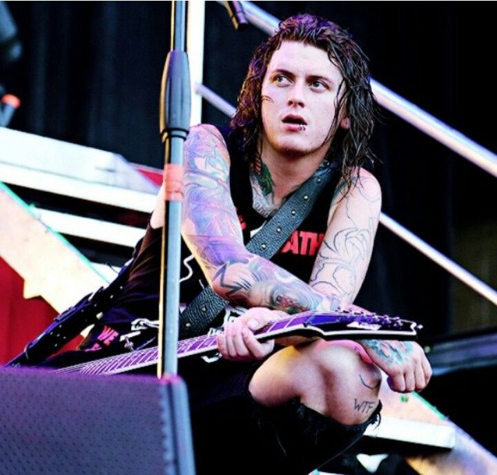 ASKING ALEXANDRIA: BEN BRUCE SALE DE LA BANDA - Diario de un Rockero